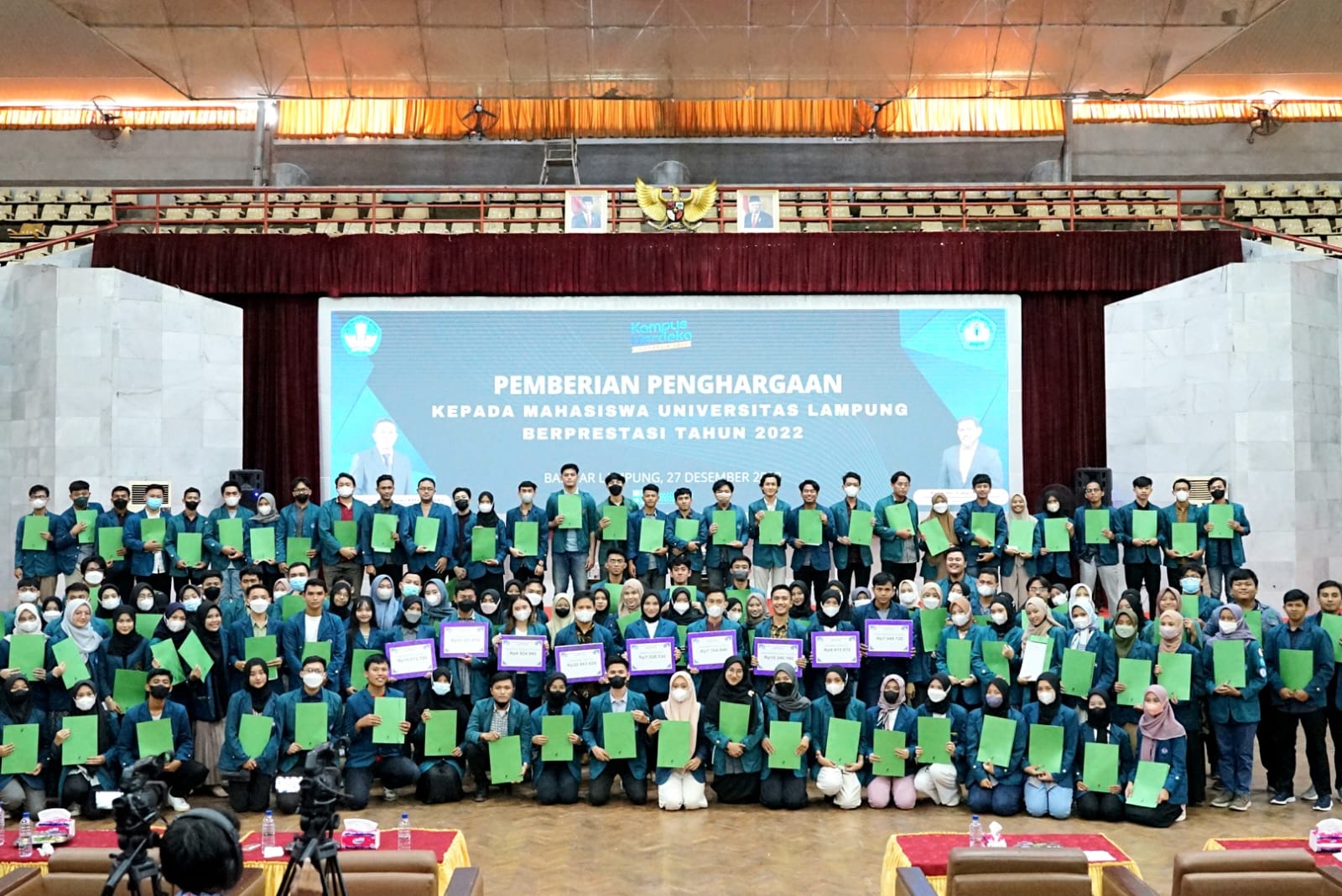 Unila Beri Penghargaan Mahasiswa Berprestasi - Universitas Lampung