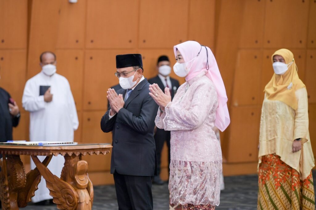 Prof. Lusmeilia Afriani Resmi Dilantik sebagai Rektor Unila Periode 2023-2027 - Universitas Lampung