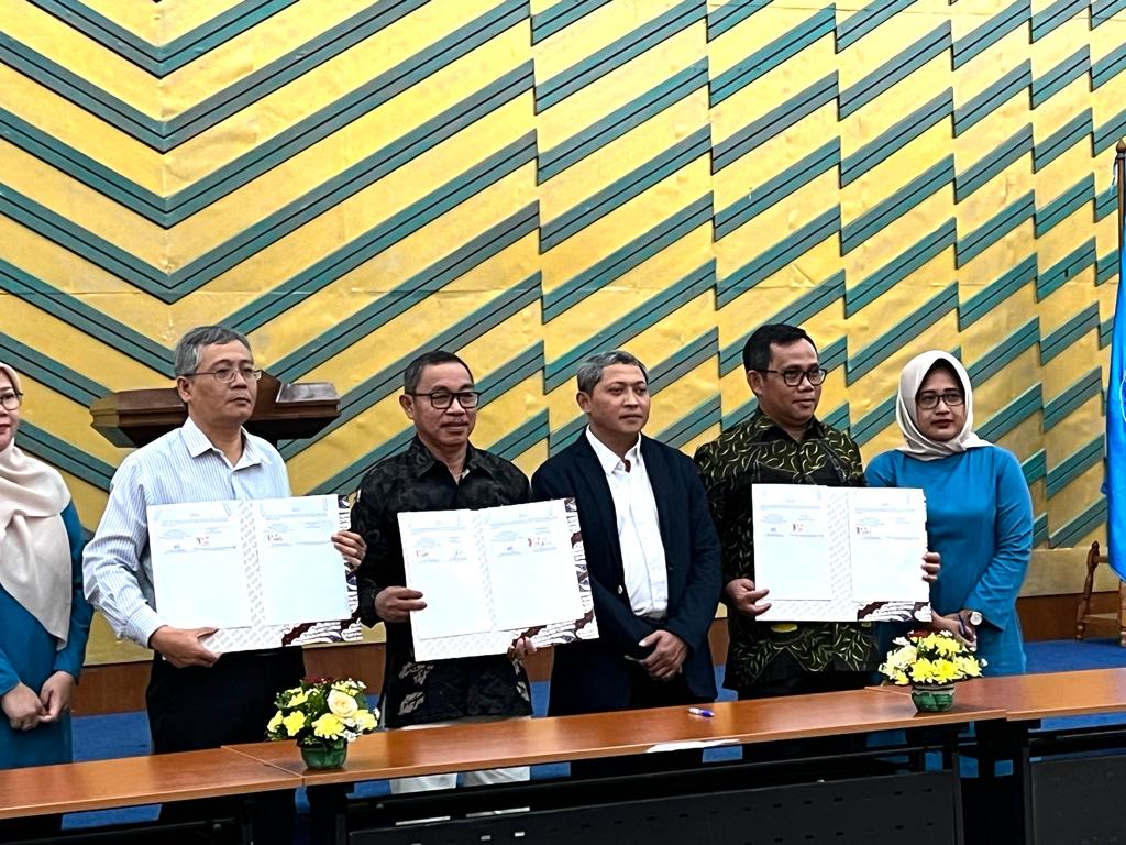 Unila Tanda Tangani Kontrak Hibah Revitalisasi LPTK - Universitas Lampung Unila Tanda Tangani Kontrak Hibah Revitalisasi LPTK - Universitas Lampung