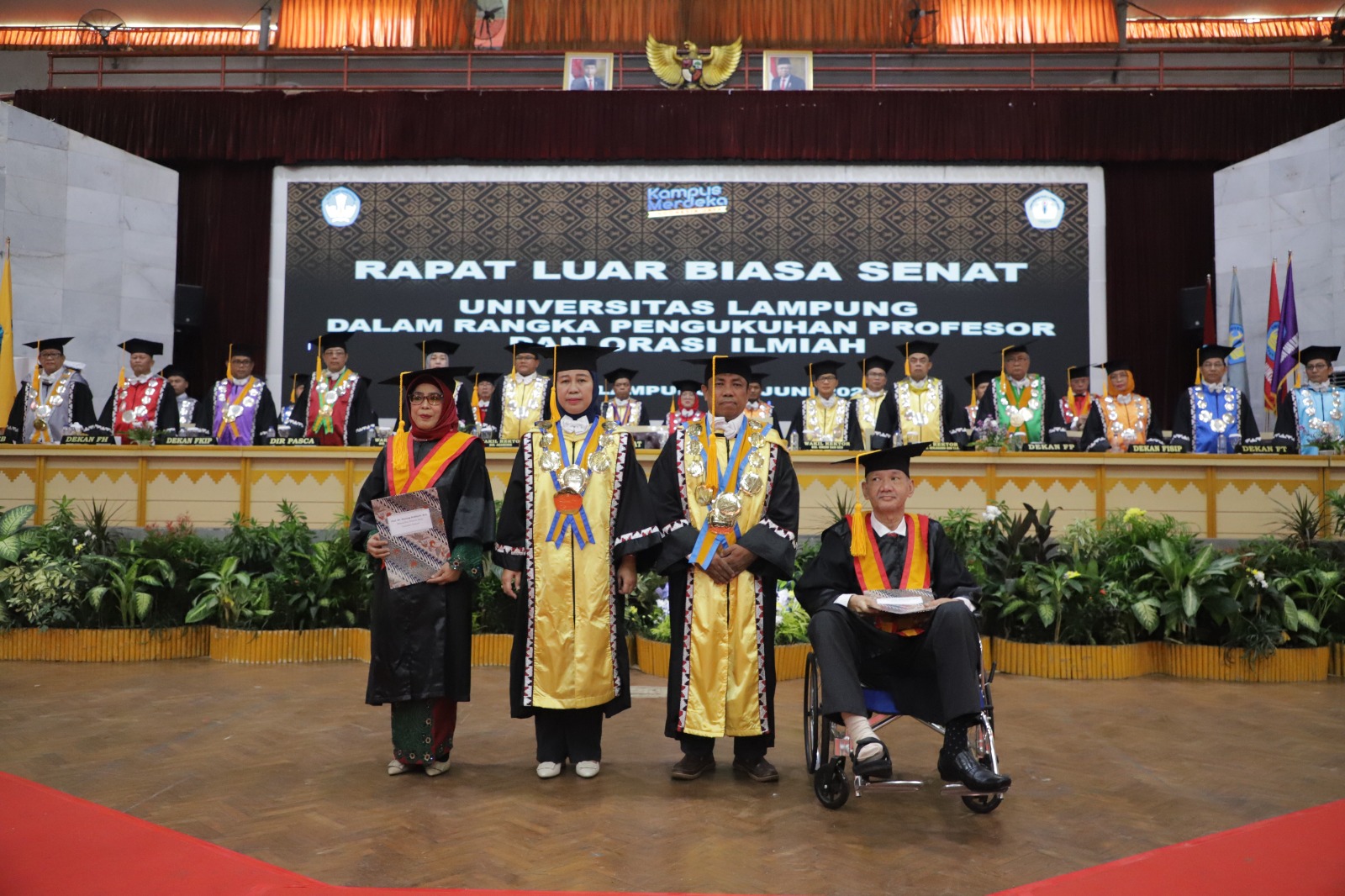 Unila Kukuhkan Dua Guru Besar Hukum - Universitas Lampung