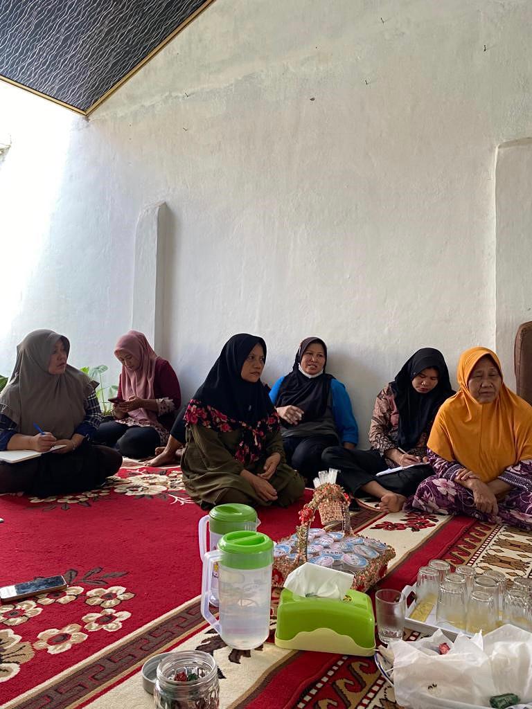 Mahasiswa KKN Unila Sulap Minyak Jelantah Menjadi Lilin Aromaterapi - Universitas Lampung