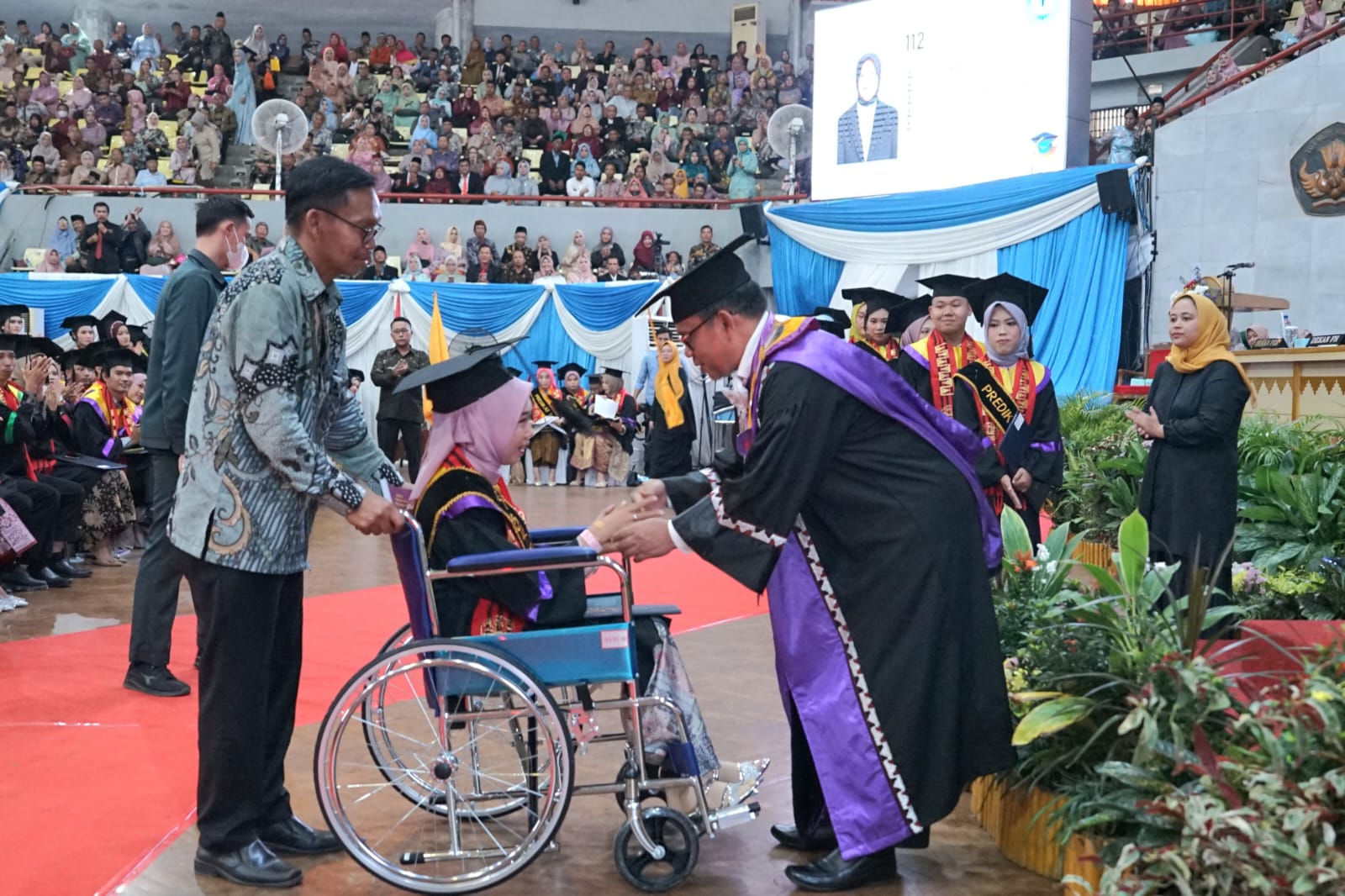 Unila Mewisuda 1.221 Mahasiswa Periode VI Tahun Akademik 2022/2023 - Universitas Lampung