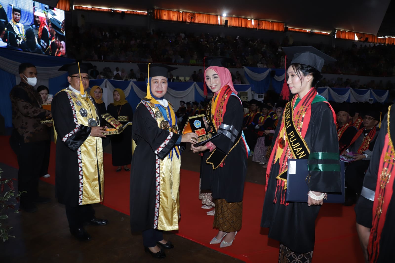 Unila Mewisuda 1.221 Mahasiswa Periode VI Tahun Akademik 2022/2023 - Universitas Lampung