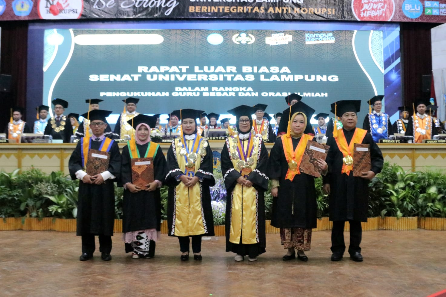 Kukuhkan Empat Guru Besar, Unila Dorong Potensi Akademisi - Universitas Lampung