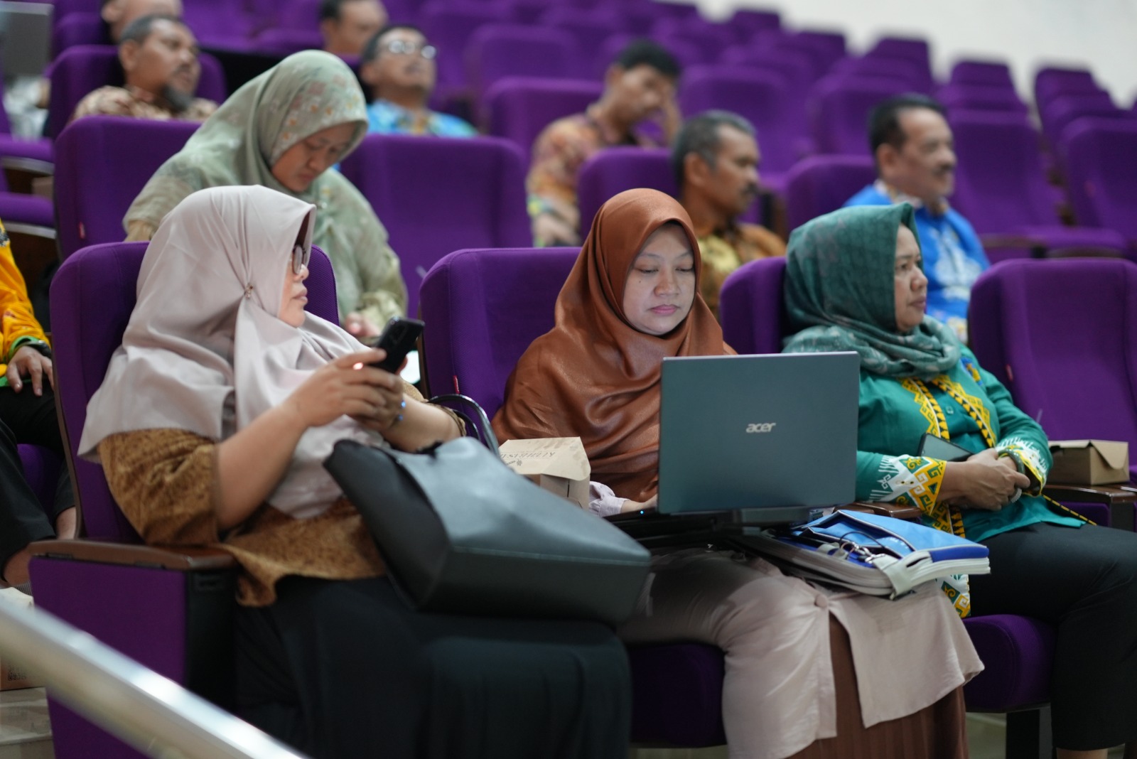 CCED Sosialisasi Pelaksanaan Tracer Study Optimalkan IKU Satu - Universitas Lampung