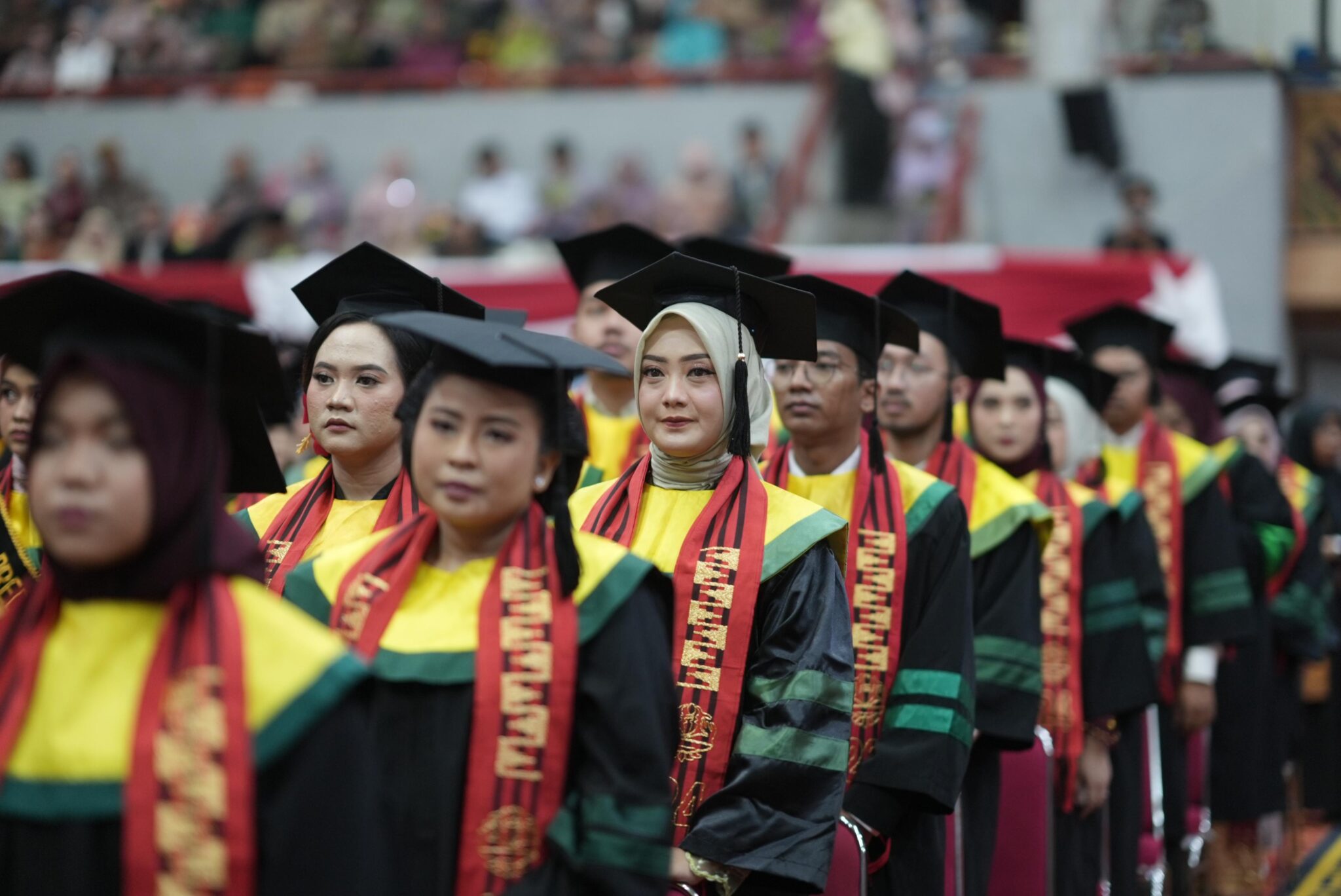 Unila Gelar Wisuda Periode V 2023/2024 dengan 754 Lulusan, Momen Haru Warnai Acara - Universitas ...