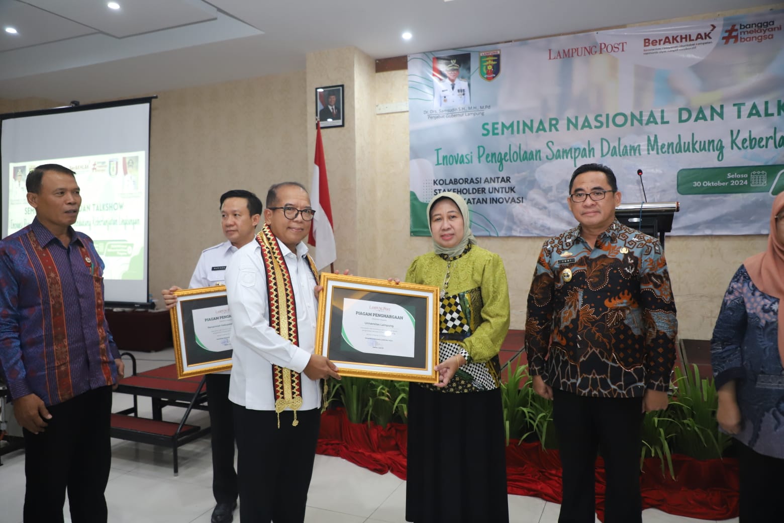 Unila Raih Penghargaan atas Kontribusi Aktif Kelola Sampah di Lampung - Universitas Lampung