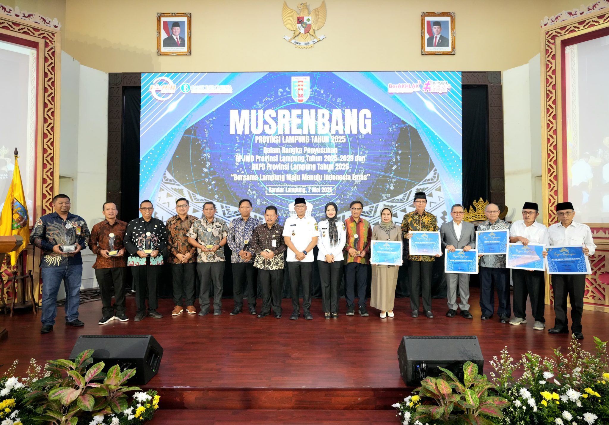 Rektor Terima Penghargaan atas Kolaborasi dalam Penyusunan RPJMD Provinsi Lampung 2025–2029 ...