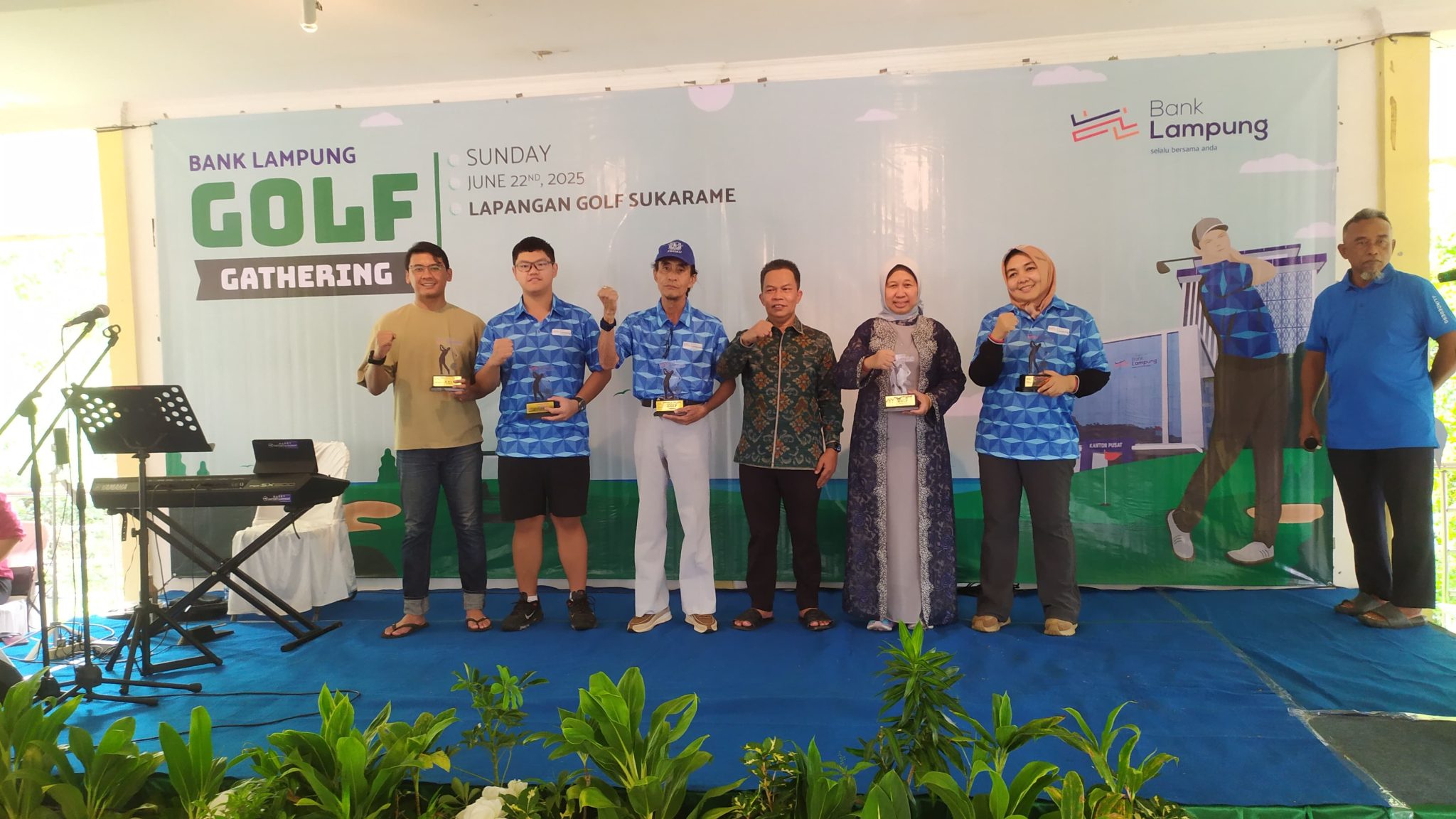 Rektor Raih Penghargaan dalam Kejuaraan Bank Lampung Golf Gathering 2025 - Universitas Lampung