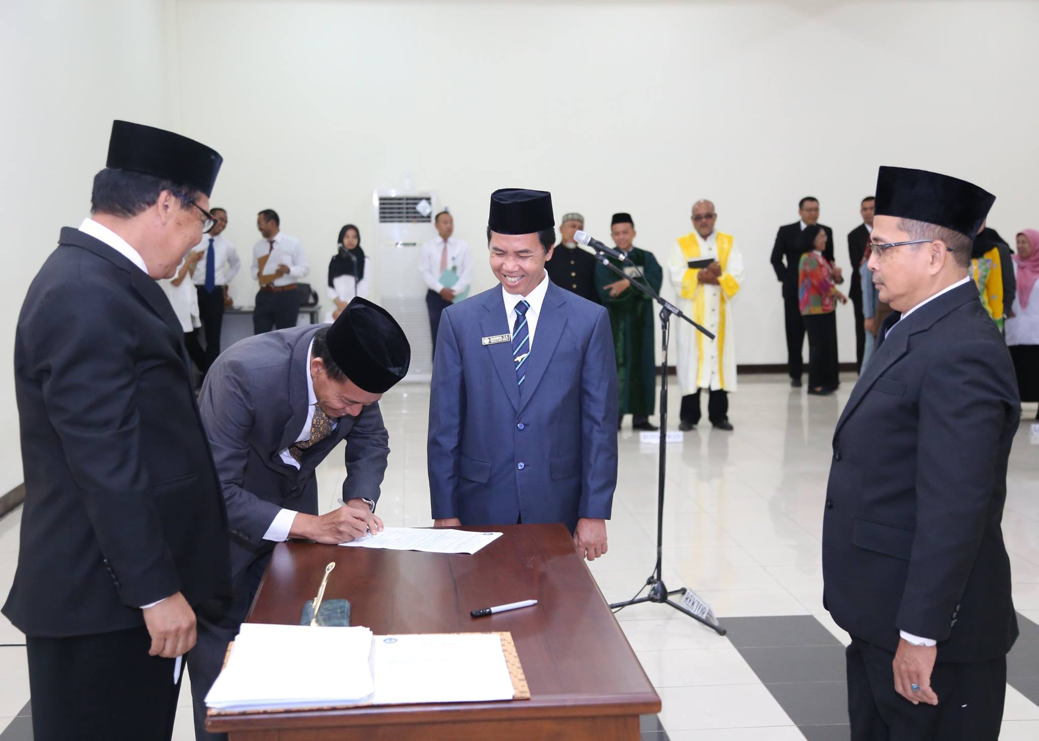 Rektor Lantik 20 Pejabat Baru - Universitas Lampung