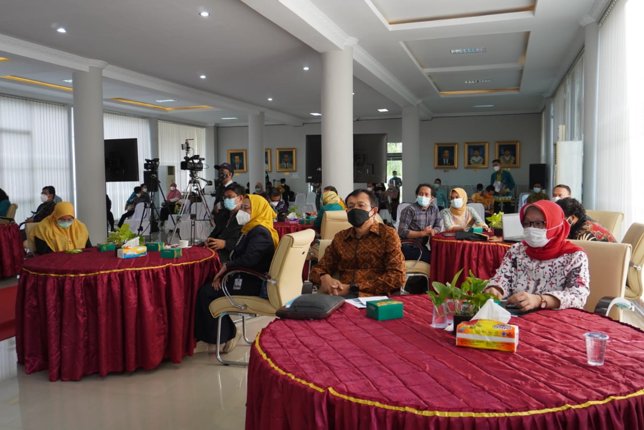 Sosialisasi Program Pemulihan Ekonomi Nasional (PEN) - Universitas Lampung