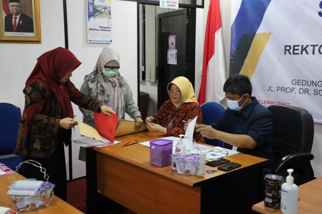 Hari Terakhir, Prof. Asep Daftarkan Diri sebagai Bakal Calon Rektor Unila 2023 - 2027 ...