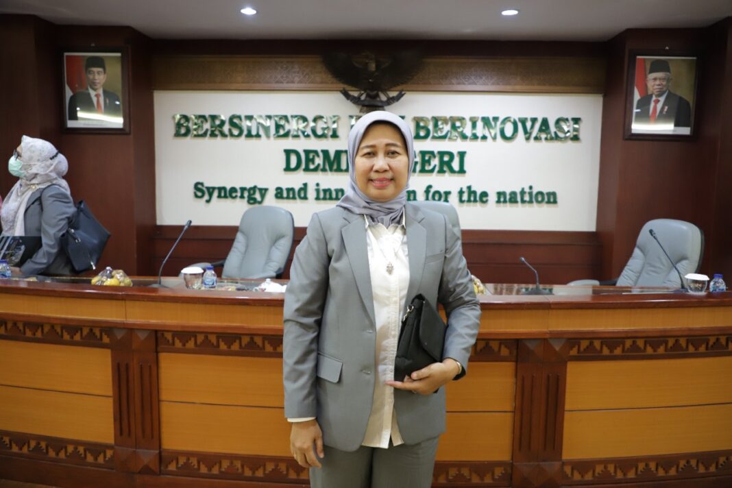 Prof. Lusmeilia Terpilih sebagai Rektor Unila Periode 2023 - 2027 - Universitas Lampung