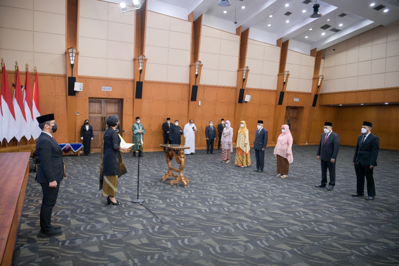 Prof. Lusmeilia Afriani Resmi Dilantik sebagai Rektor Unila Periode 2023-2027 - Universitas Lampung