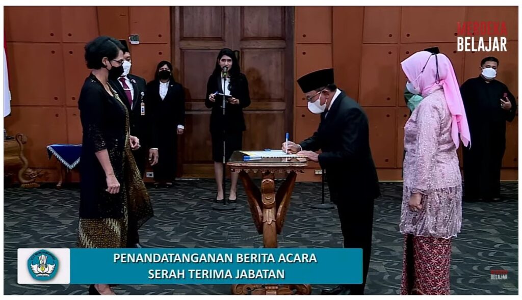 Prof. Lusmeilia Afriani Resmi Dilantik sebagai Rektor Unila Periode 2023-2027 - Universitas Lampung