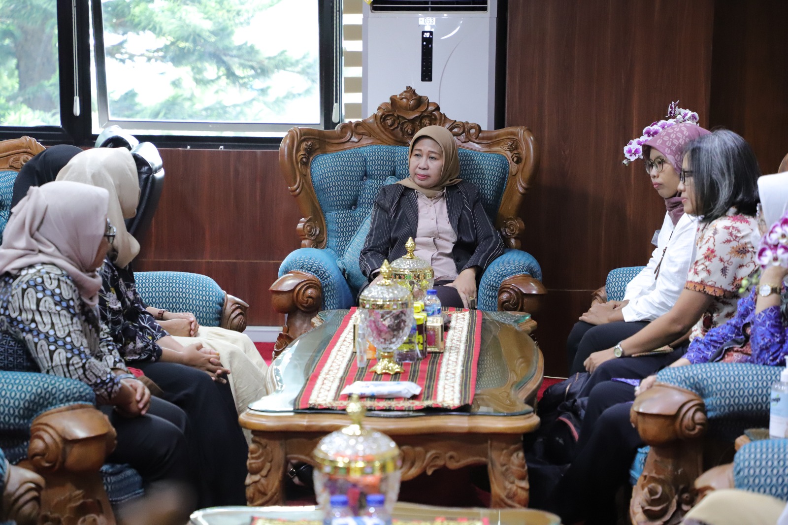 Rektor Terima Audiensi Aktivis Perempuan Lampung - Universitas Lampung