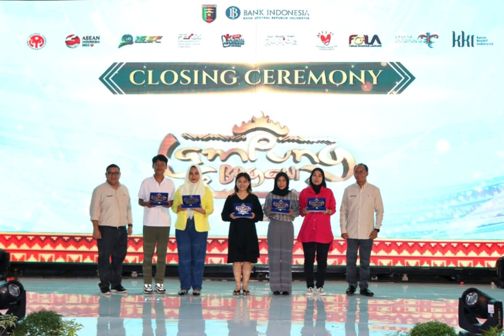 Mahasiswa Unila Juara Lomba Desain Busana Muslim Bertema Celugam ...