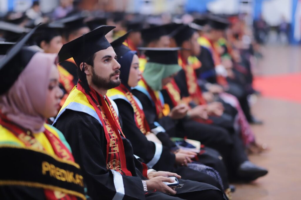 Unila Meluluskan 879 Mahasiswa dari Berbagai Jenjang dan Program Studi ...