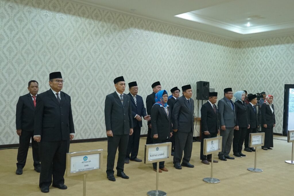 Rektor Lantik Empat Pejabat Baru - Universitas Lampung Rektor Lantik Empat Pejabat Baru - Universitas Lampung