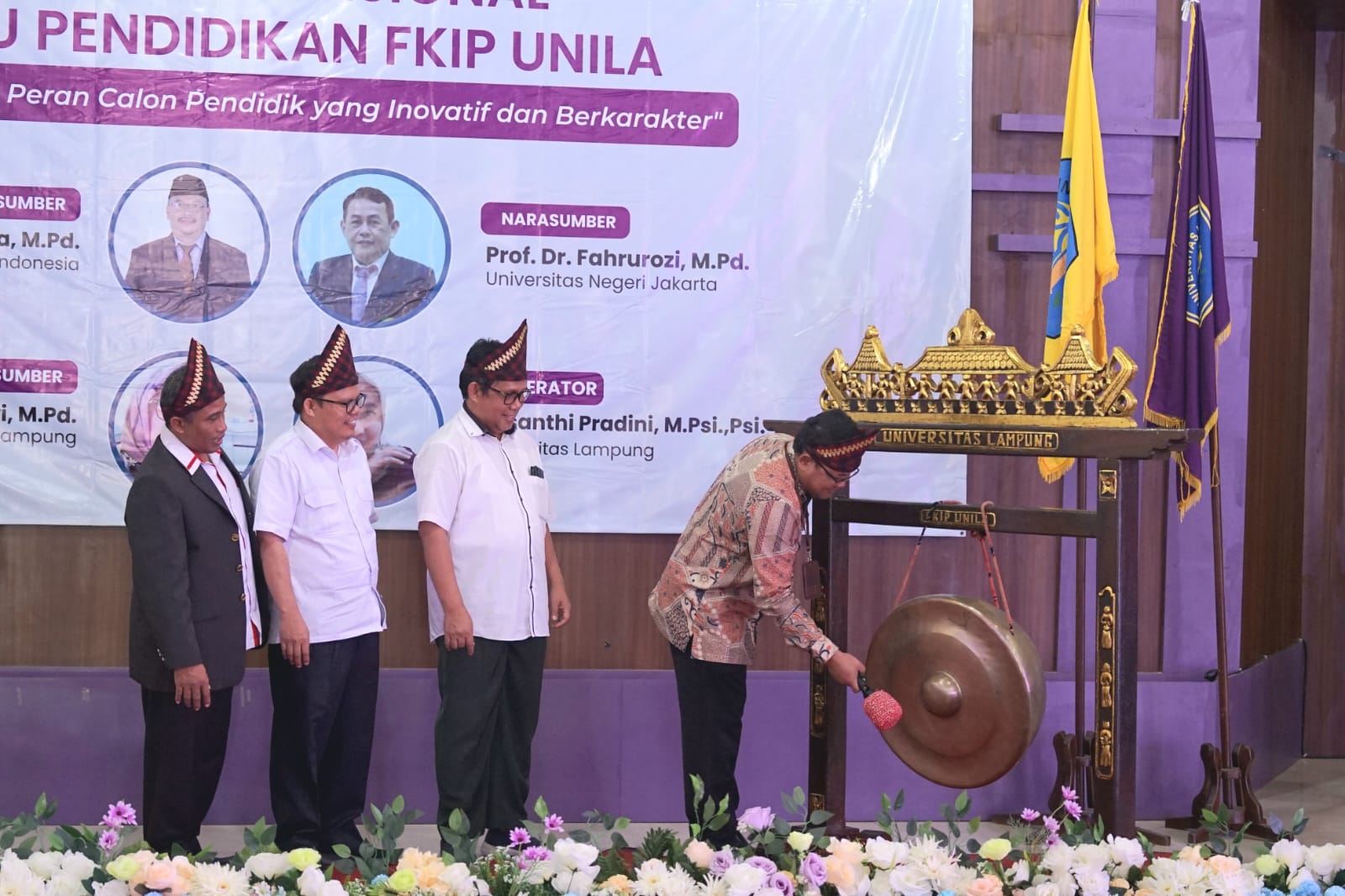 Seminar Nasional FKIP Unila Bahas Peran Pendidik Inovatif dan ... Seminar Nasional FKIP Unila Bahas Peran Pendidik Inovatif dan ...