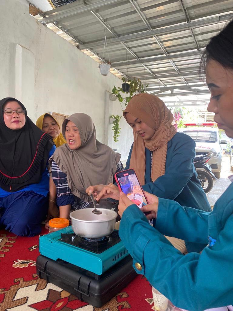 Mahasiswa KKN Unila Sulap Minyak Jelantah Menjadi Lilin Aromaterapi - Universitas Lampung