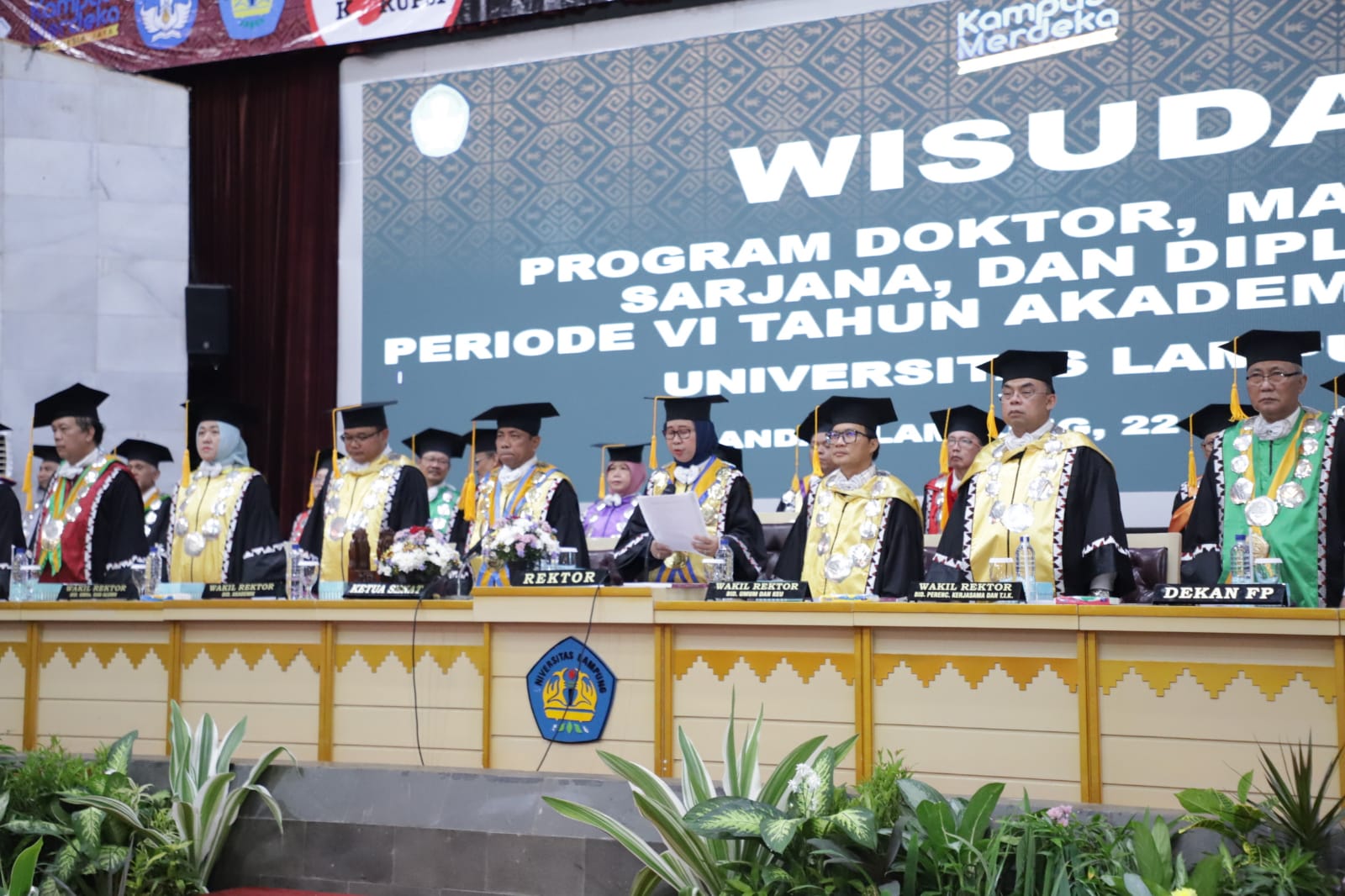 Unila Mewisuda 1.221 Mahasiswa Periode VI Tahun Akademik 2022/2023 - Universitas Lampung