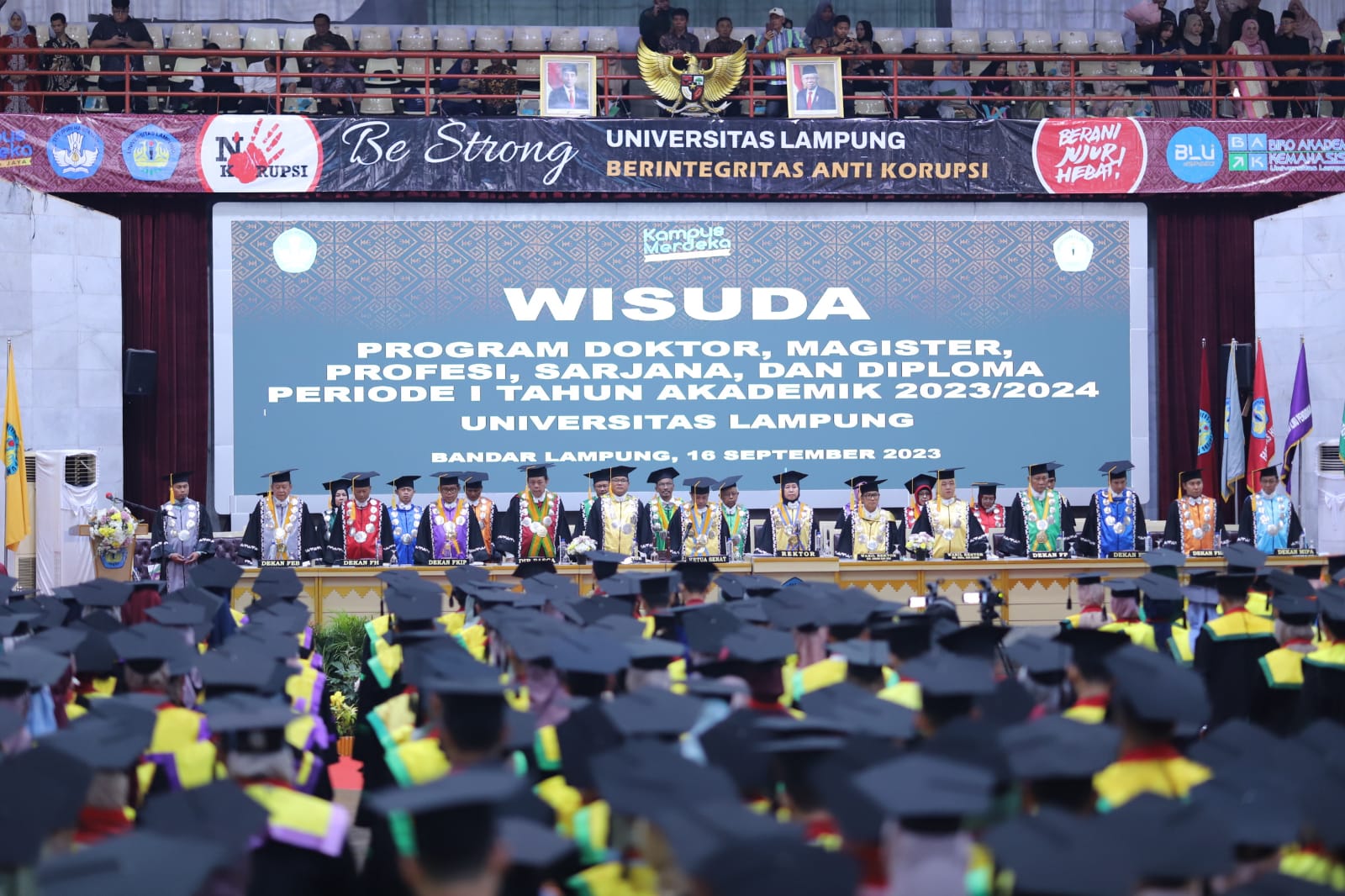 760 Mahasiswa Ikuti Wisuda Hari Kedua - Universitas Lampung