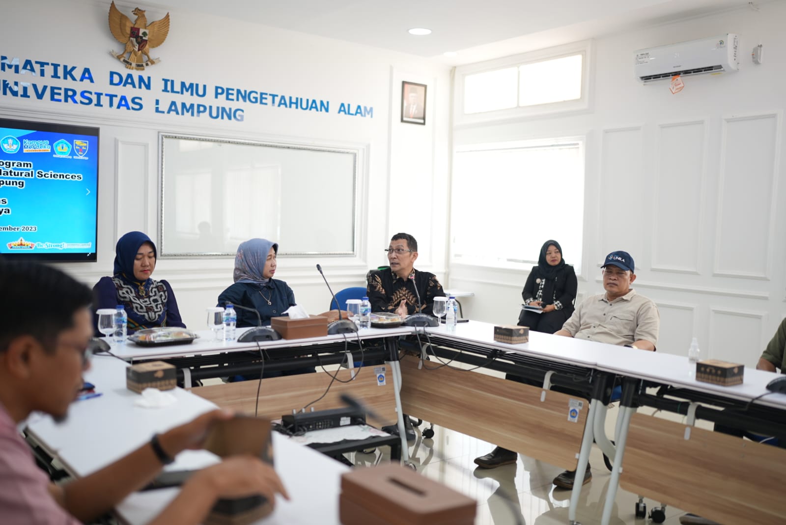 Unila Lepas Delapan Mahasiswa ke Universiti Malaya - Universitas Lampung