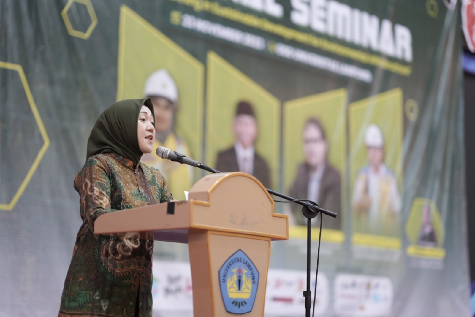 Himateks Gelar The 8th Civil Brings Revolution dan Semnas - Universitas Lampung