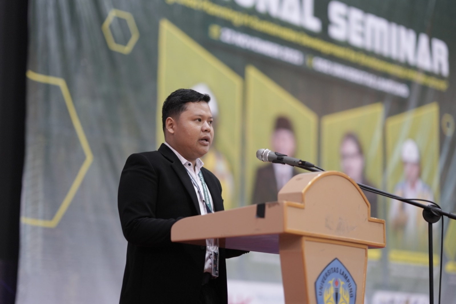 Himateks Gelar The 8th Civil Brings Revolution dan Semnas - Universitas Lampung