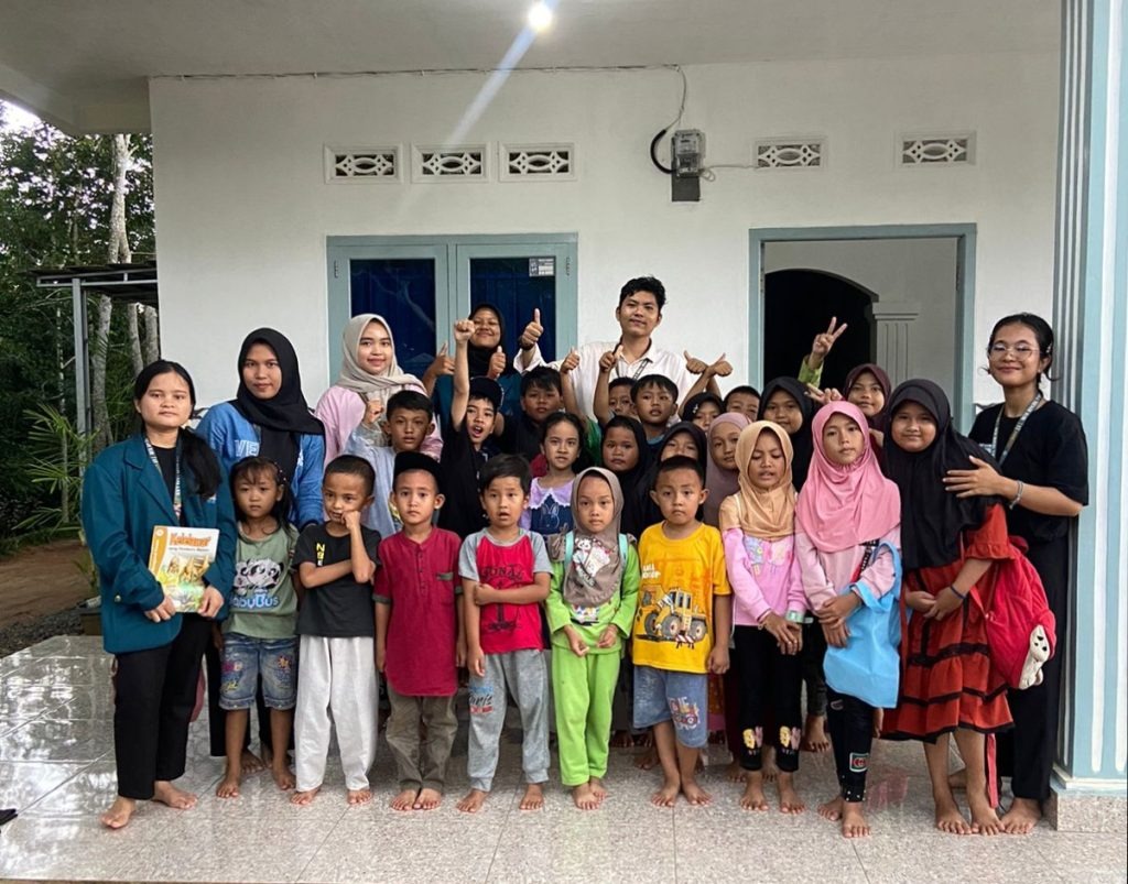 Bimbel Mahasiswa KKN Unila Tingkatkan Kualitas Belajar Siswa di Mesir Ilir - Universitas Lampung