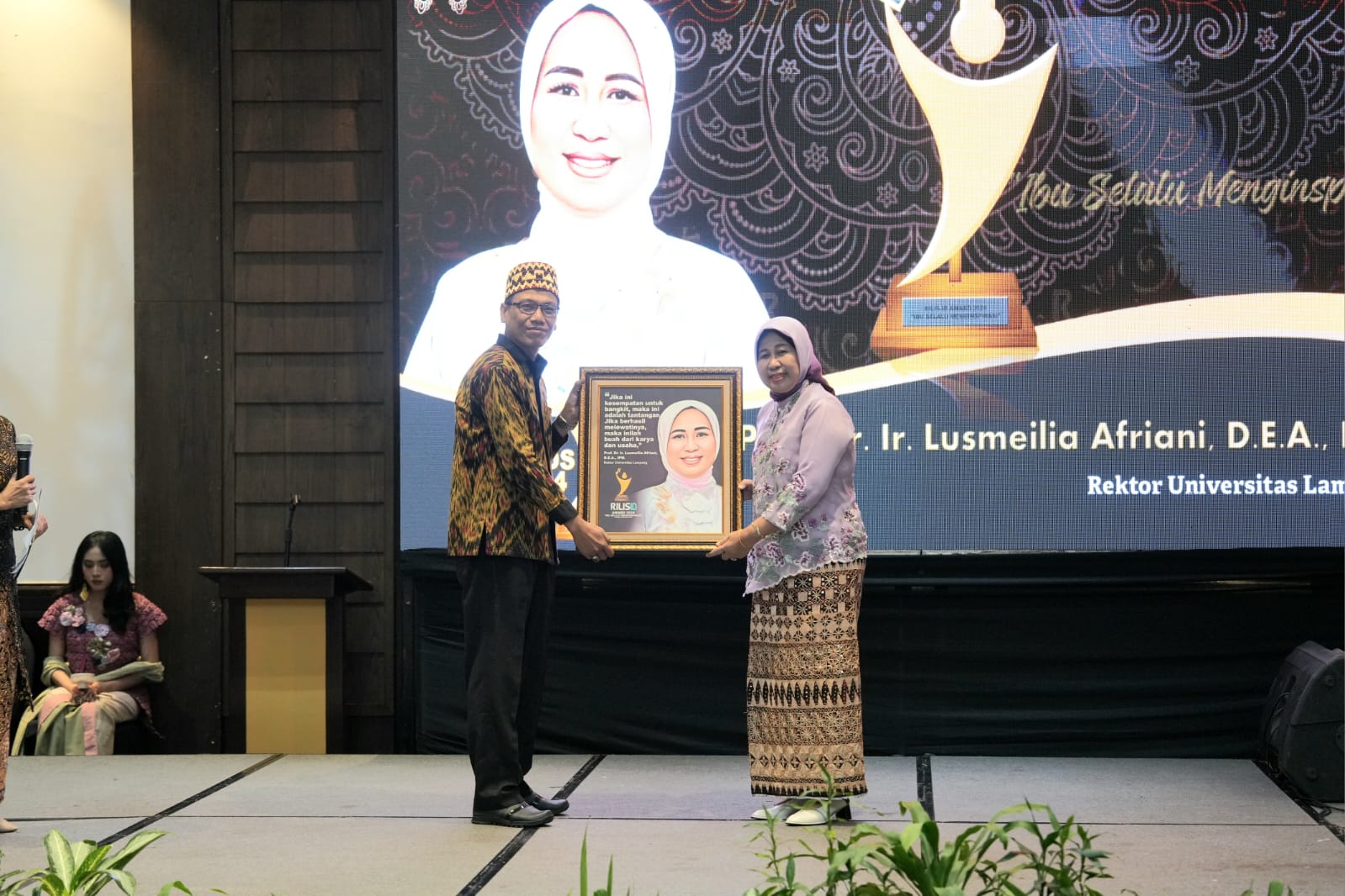 Rektor Raih Penghargaan Rilis.id Award - Universitas Lampung